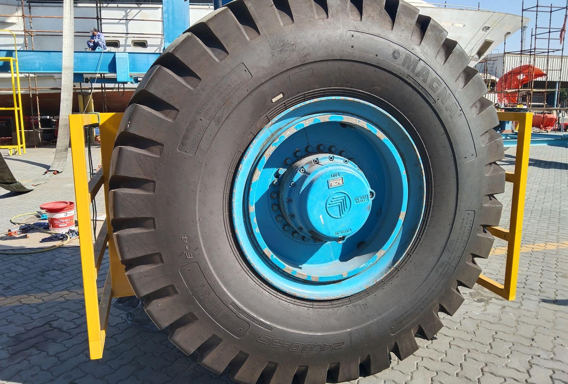 Magna MR480 fitted to boat lift in the UAE | Magna Tyres